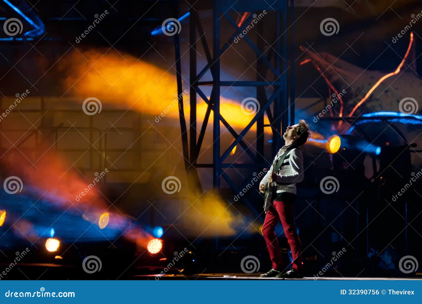 Muse Live! editorial photo. Image of turin, live, voice - 32390756