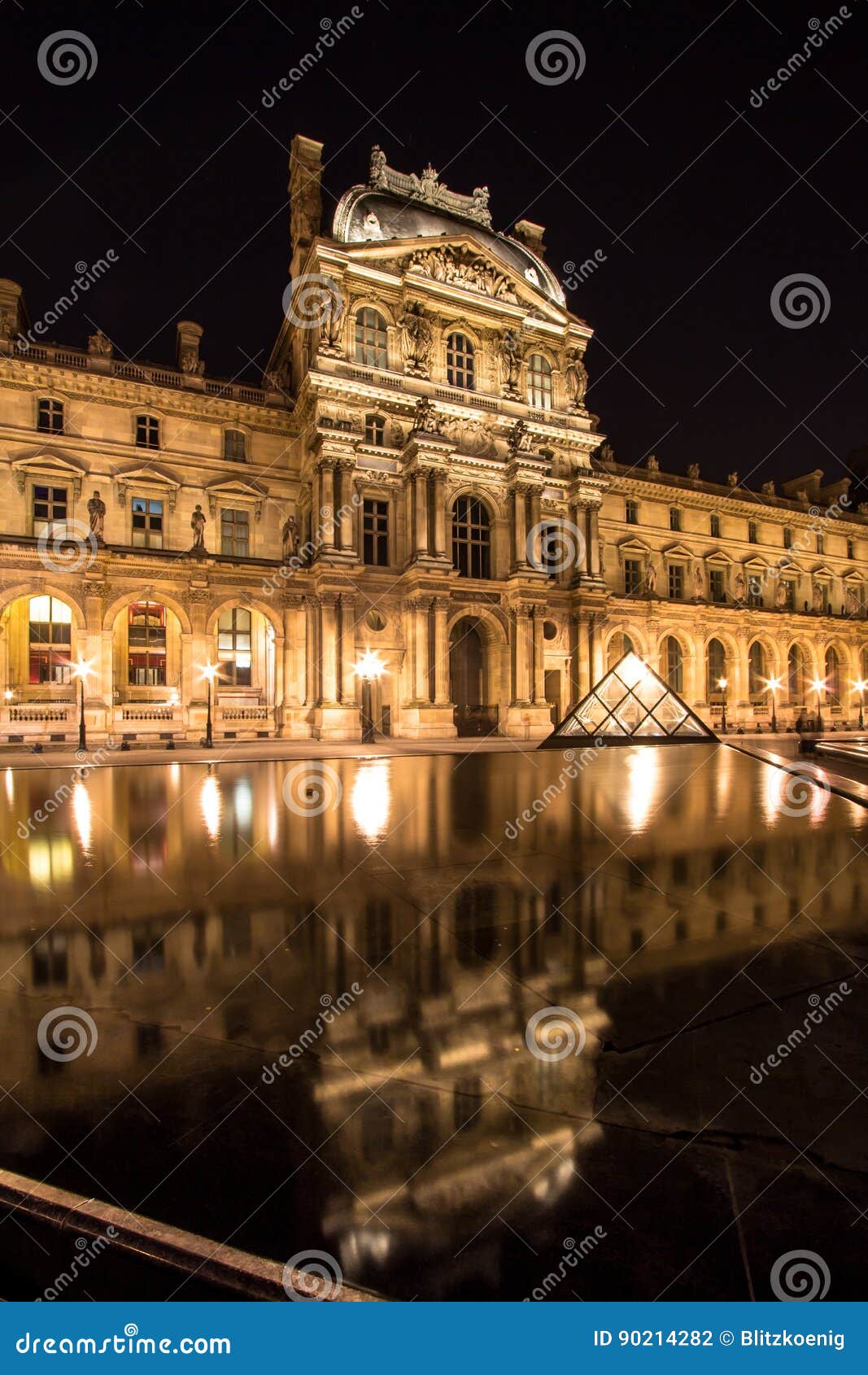Musee Louvre in Paris by Night Editorial Photography - Image of scenic ...