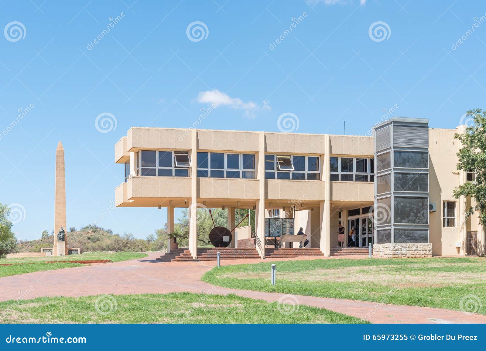 Museo De La Guerra Y El Monumento Para Mujer Imagen editorial - Imagen de asoleado, guerra: 65973255