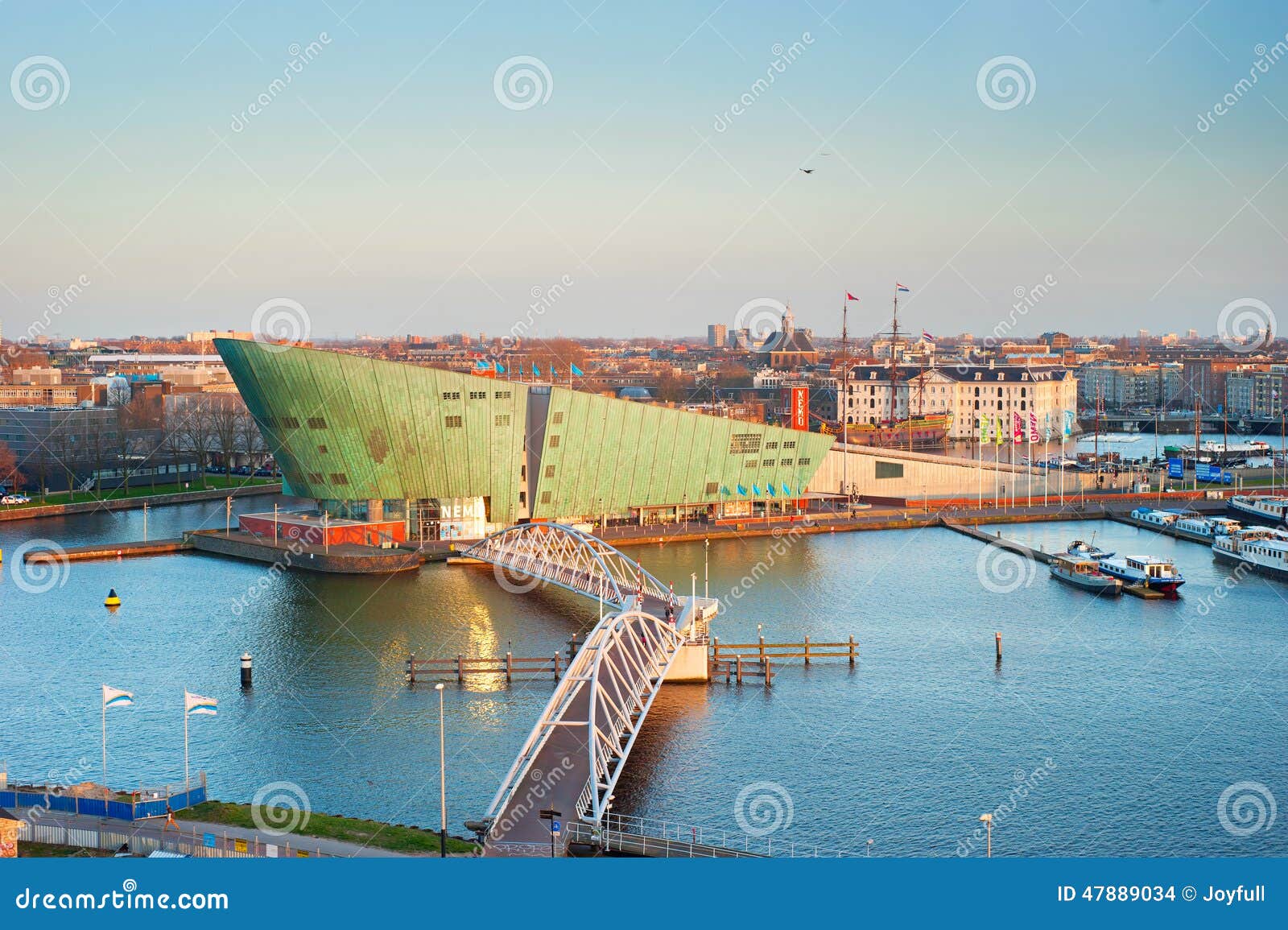 Museo de Nemo, Amsterdam imagen de archivo editorial. Imagen de centro ...