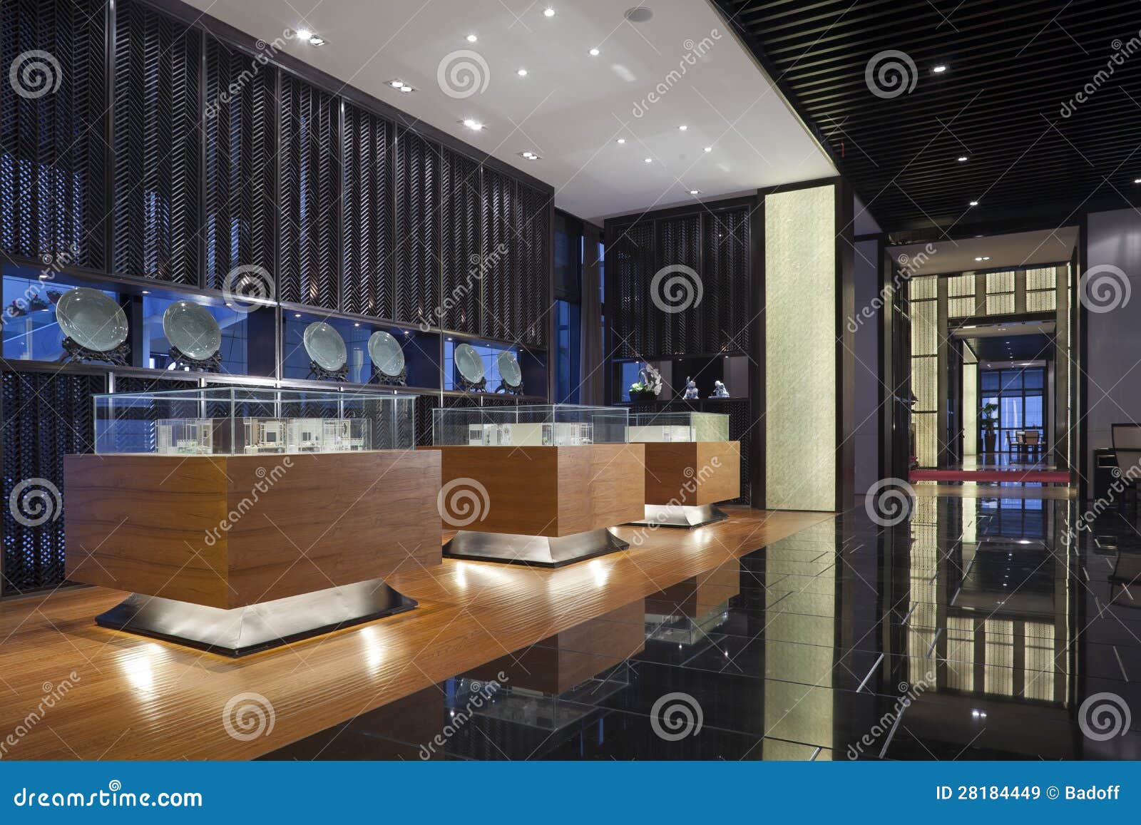 MUSEUM EXHIBITS editorial stock image. Image of journey - 28184449