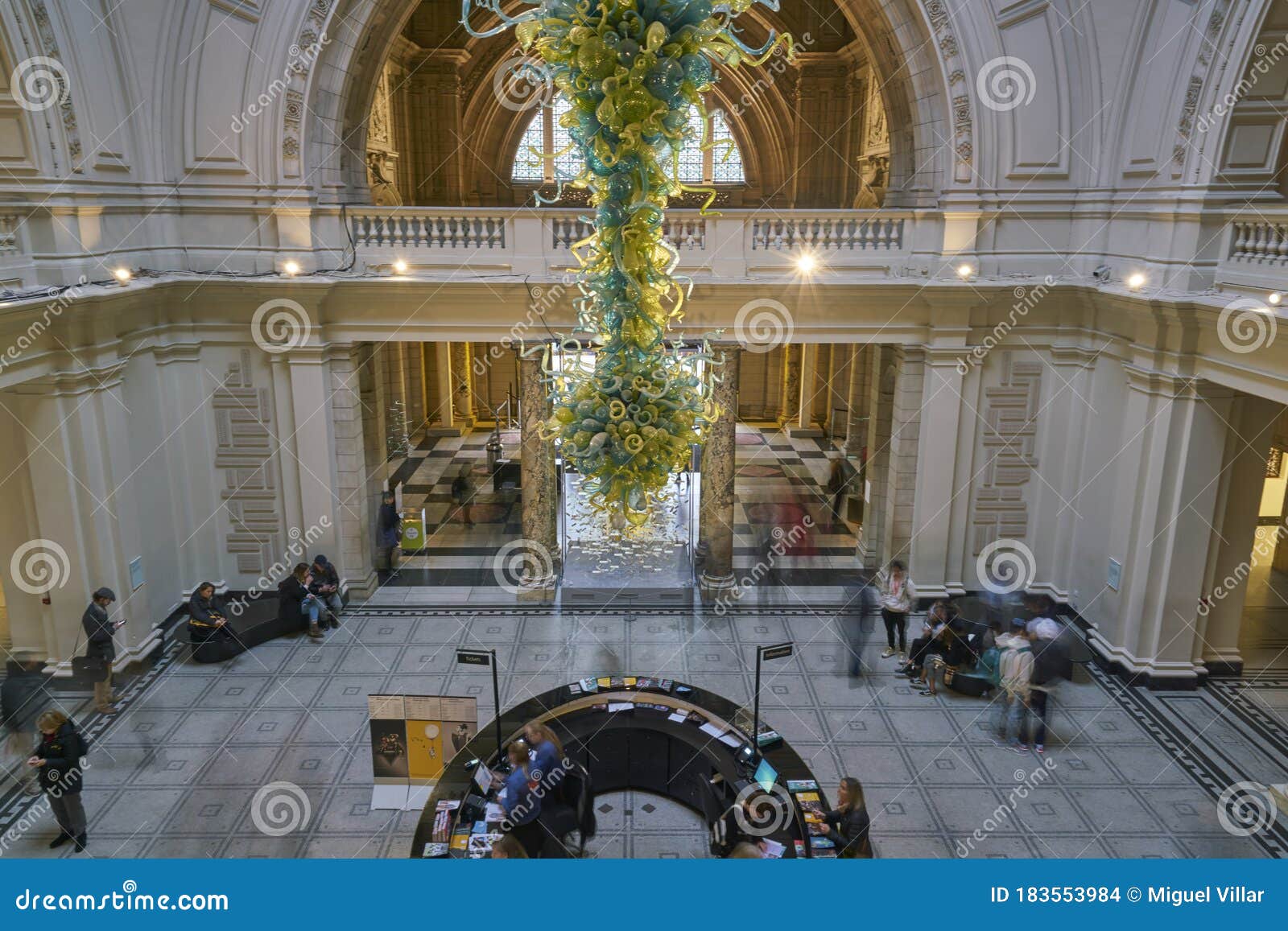 Museum Reception in London before Editorial Stock Image - Image of ...