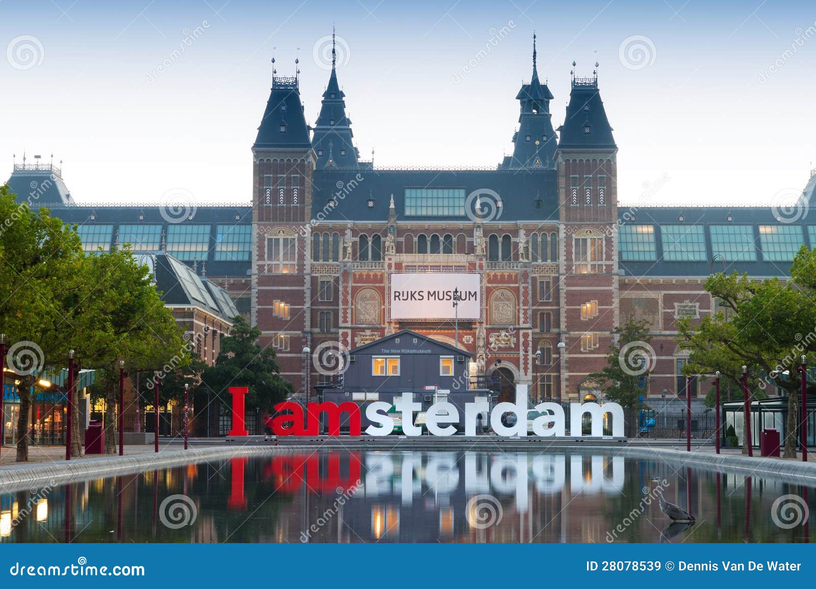 Museum reflection editorial stock image. Image of sunrise - 28078539