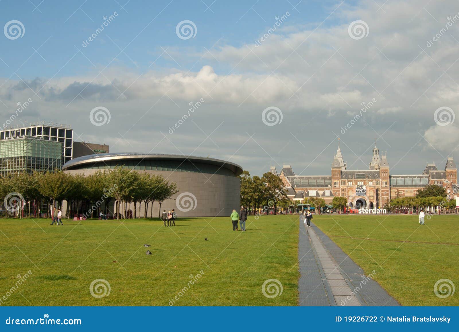 Museum Square in Amsterdam editorial photography. Image of place - 19226722