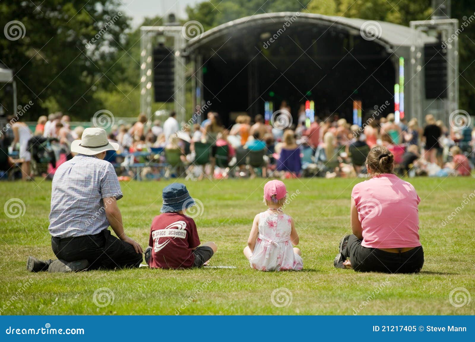 Music festival editorial image. Image of parent, children - 21217405