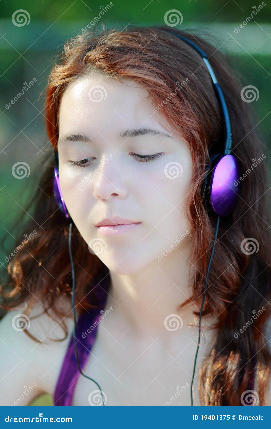 Music girl stock image. Image of phone, hair, listening - 19401375