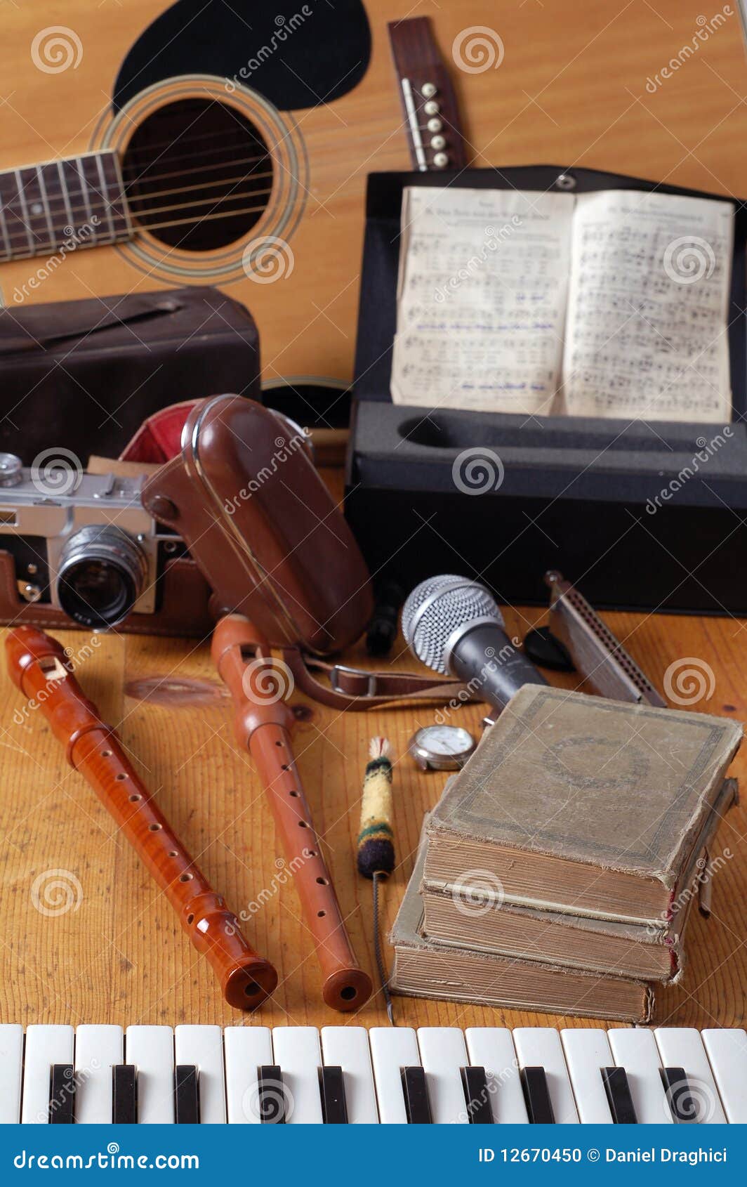 MUSIC INSTRUMENTS DRUMS AND MICROPHONE ON STAGE, IN BACKGROUND LIGHT ...