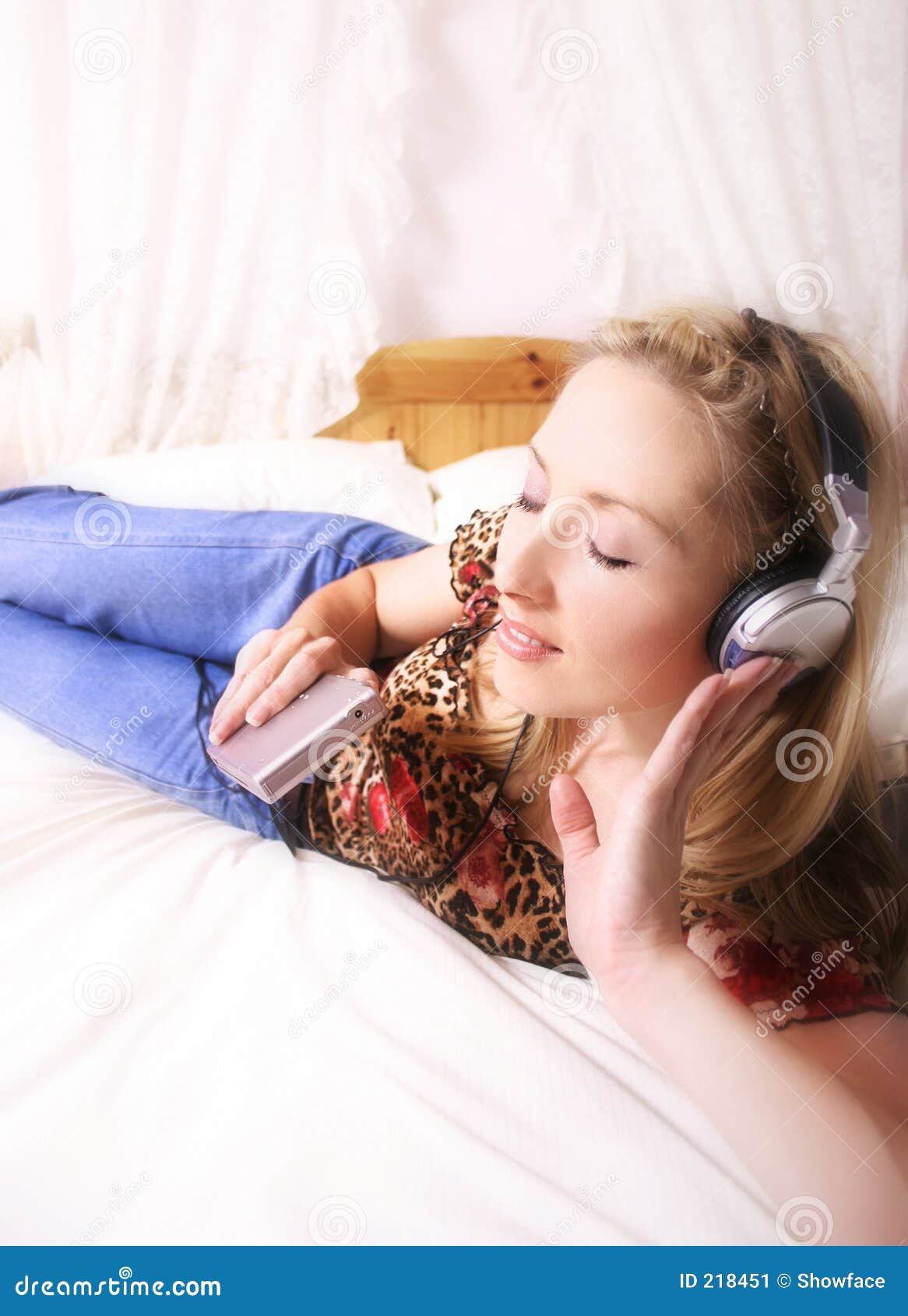 Music Player stock image. Image of loud, noise, chill, headphones - 218451