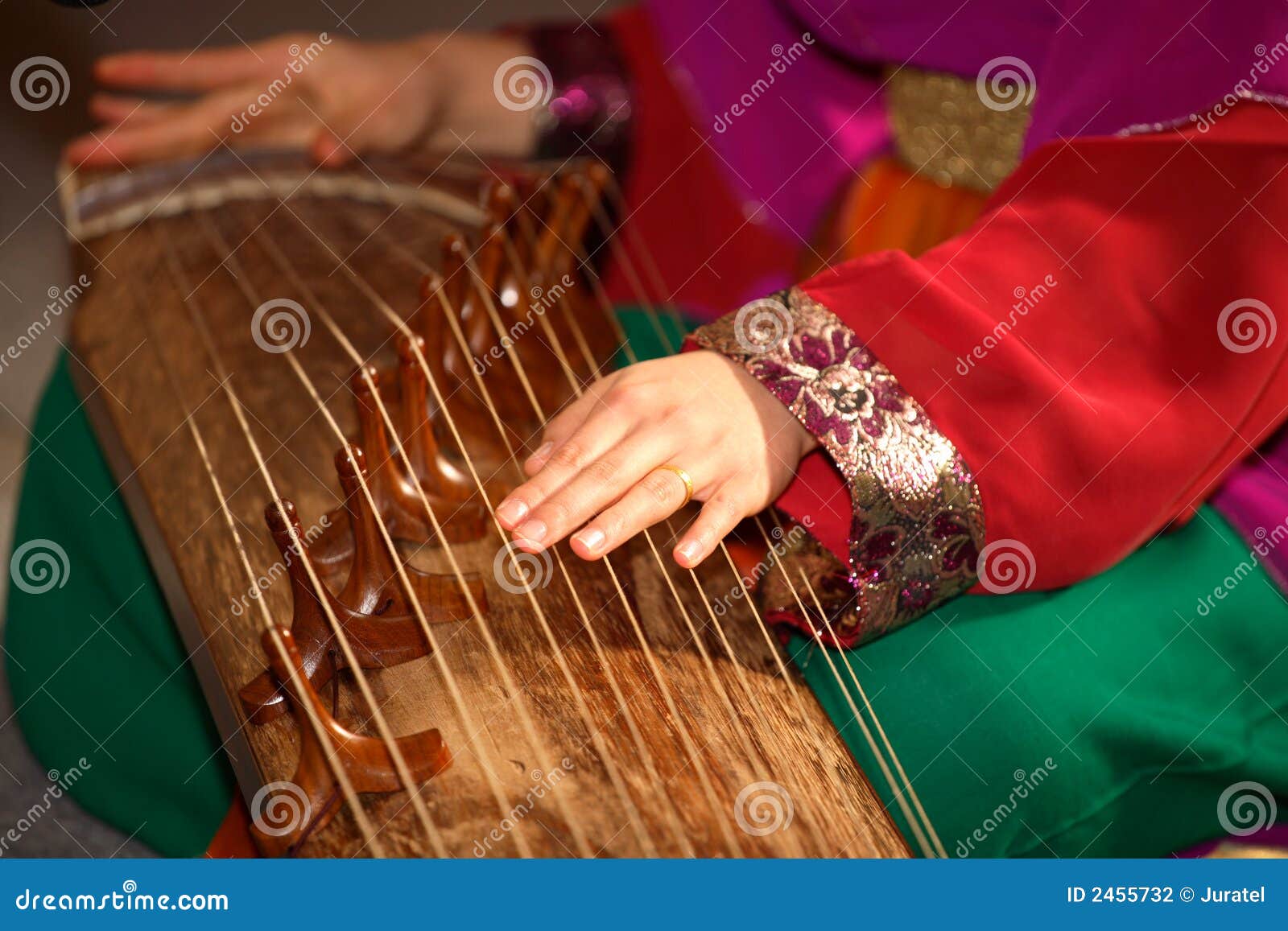 Musica cinese fotografia stock. Immagine di tradizionale - 2455732