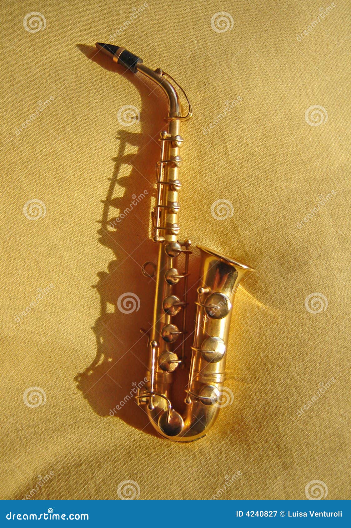Musica van de saxofoon e stock afbeelding. Image of riet - 4240827