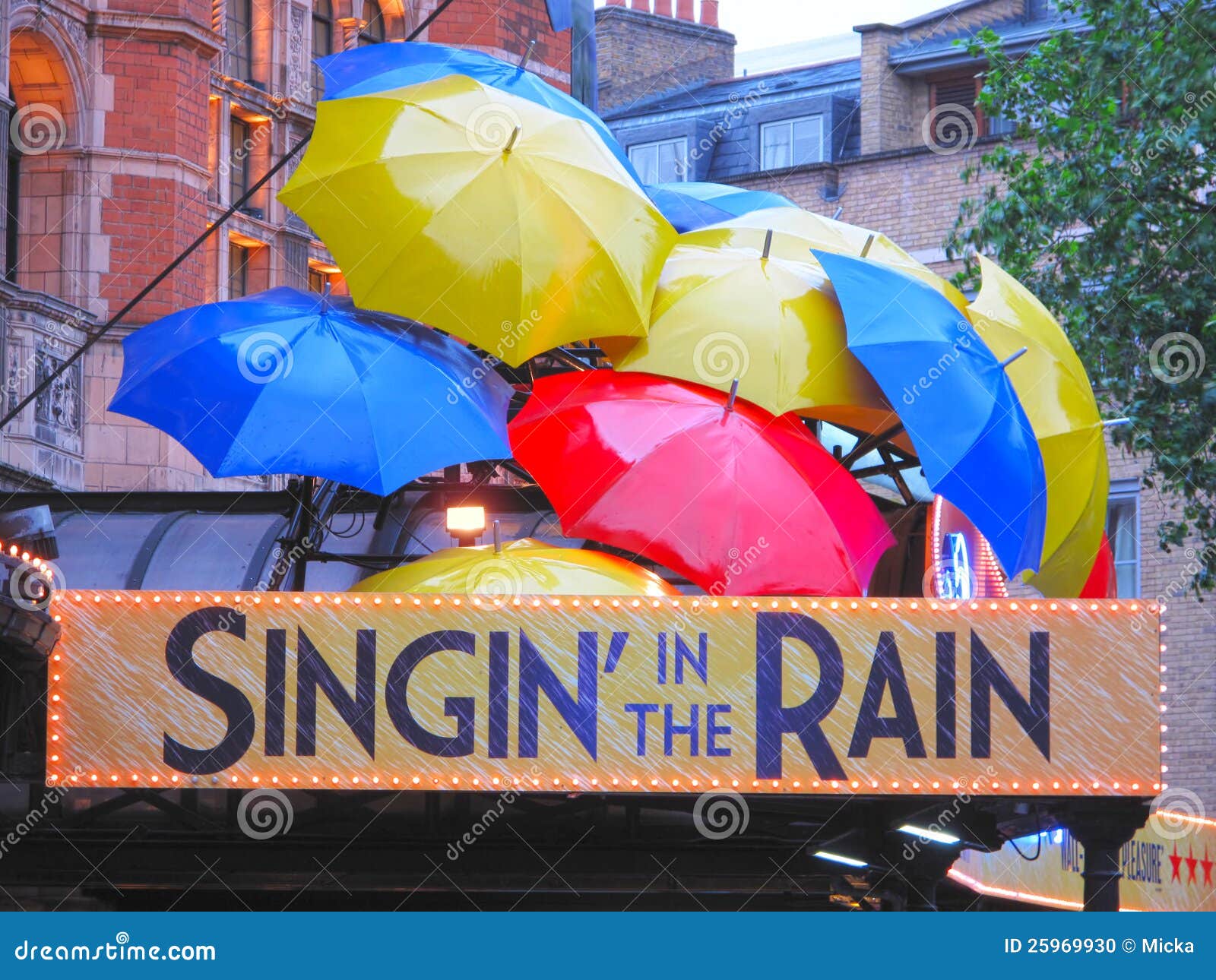 Musical Singin in the Rain editorial image. Image of movie - 25969930