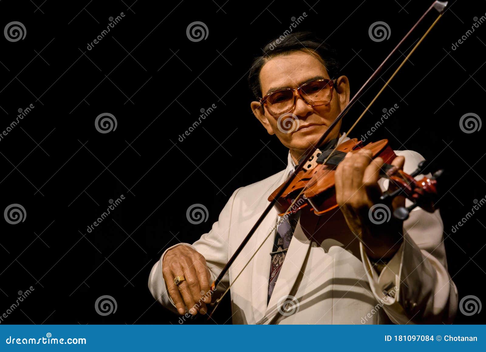 Musician Playing Violin Wax Figures Editorial Stock Image - Image of ...