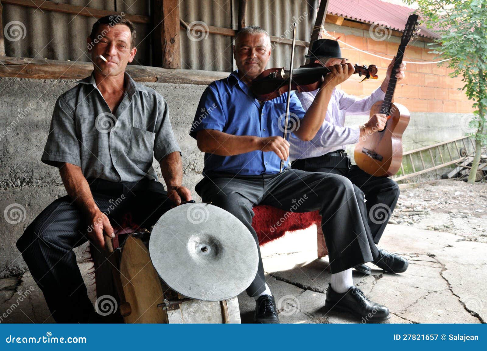 Musicians Playing on Traditional Instruments Editorial Photography ...