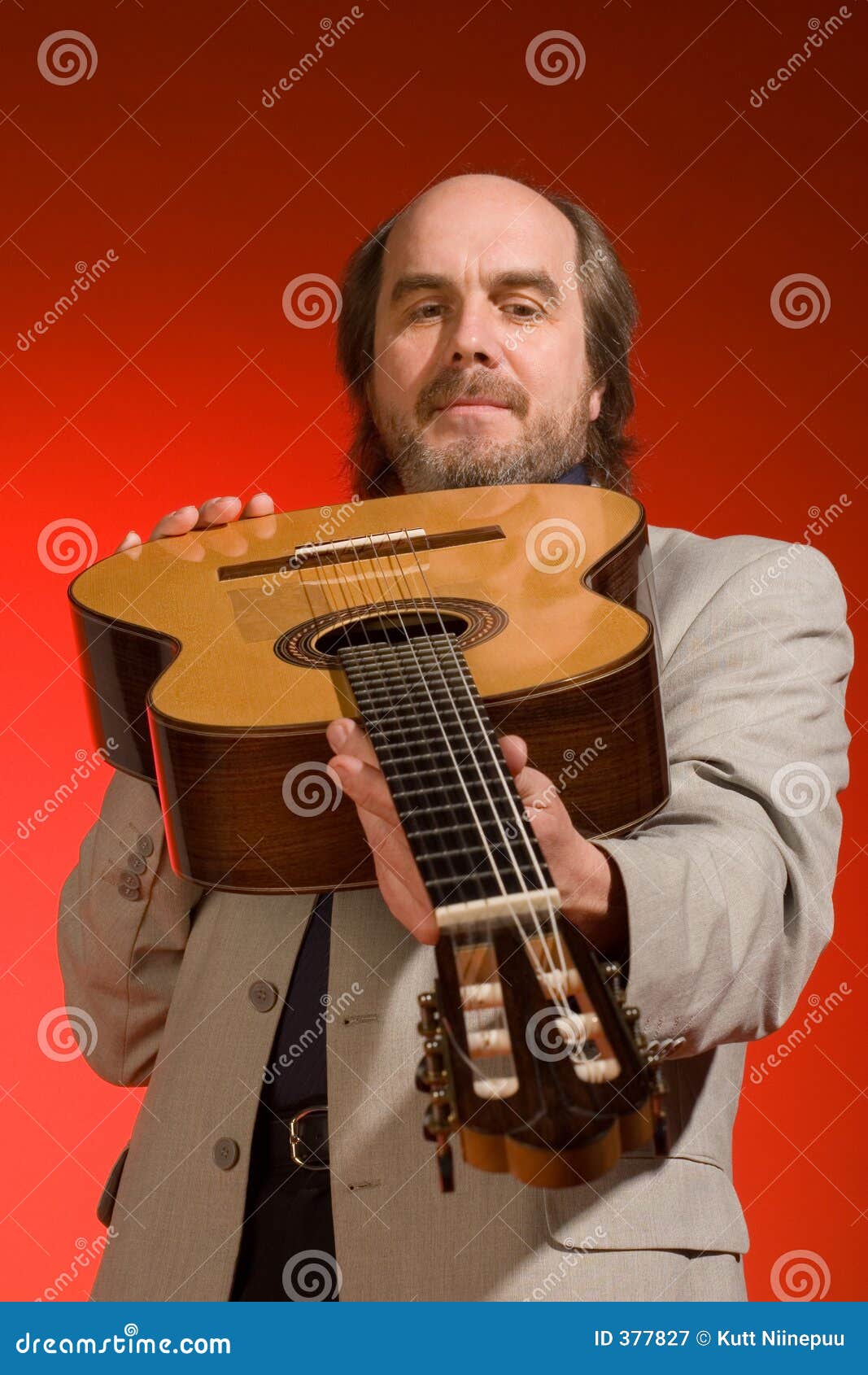 Musicien image stock. Image du moustache, homme, joueur - 377827