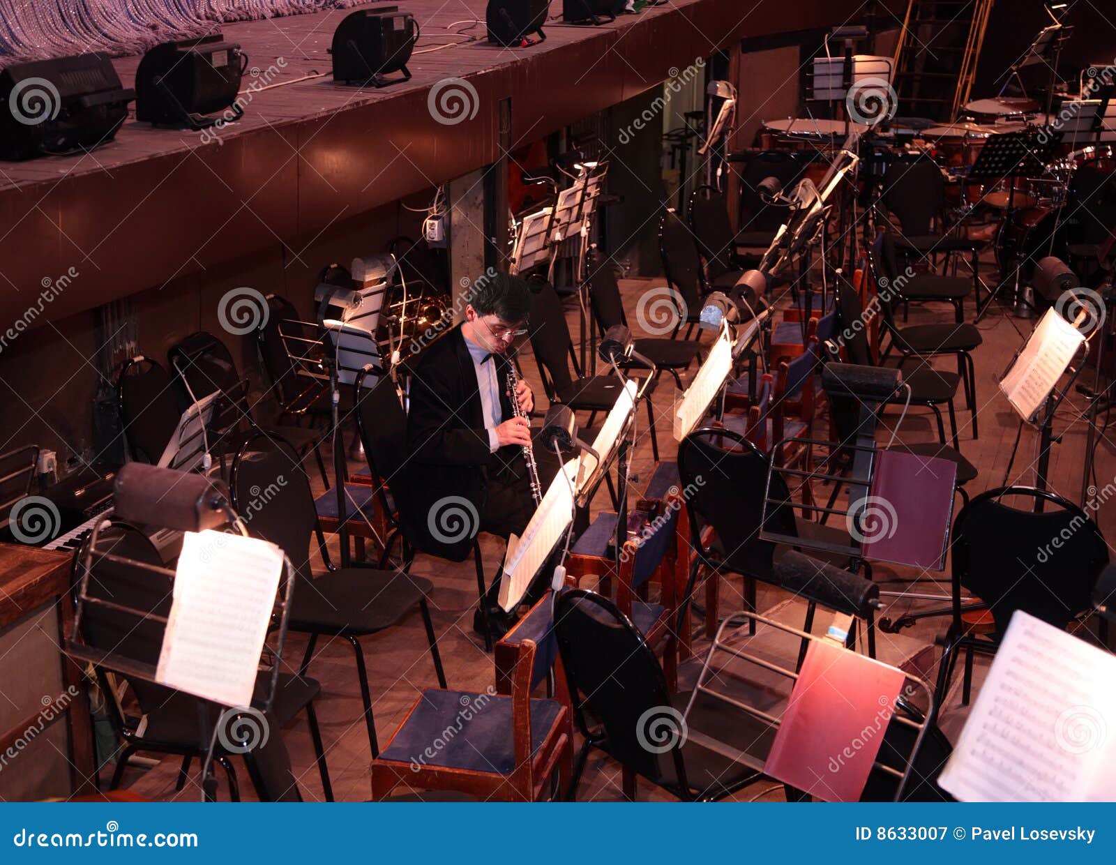Musiker im Orchester stockbild. Bild von klarinette, halle - 8633007