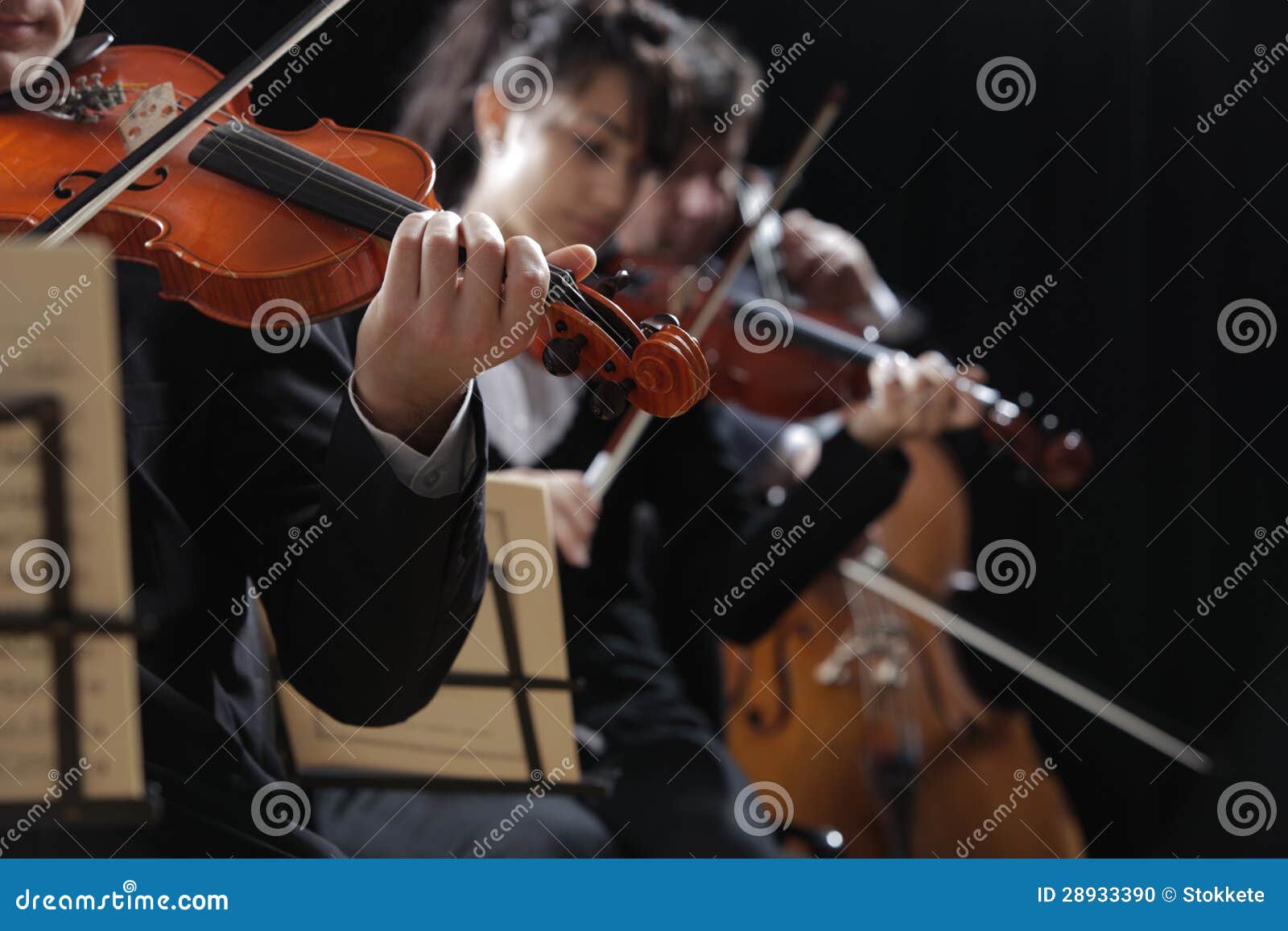Musique Classique. Violonistes De Concert Photo stock - Image du ...