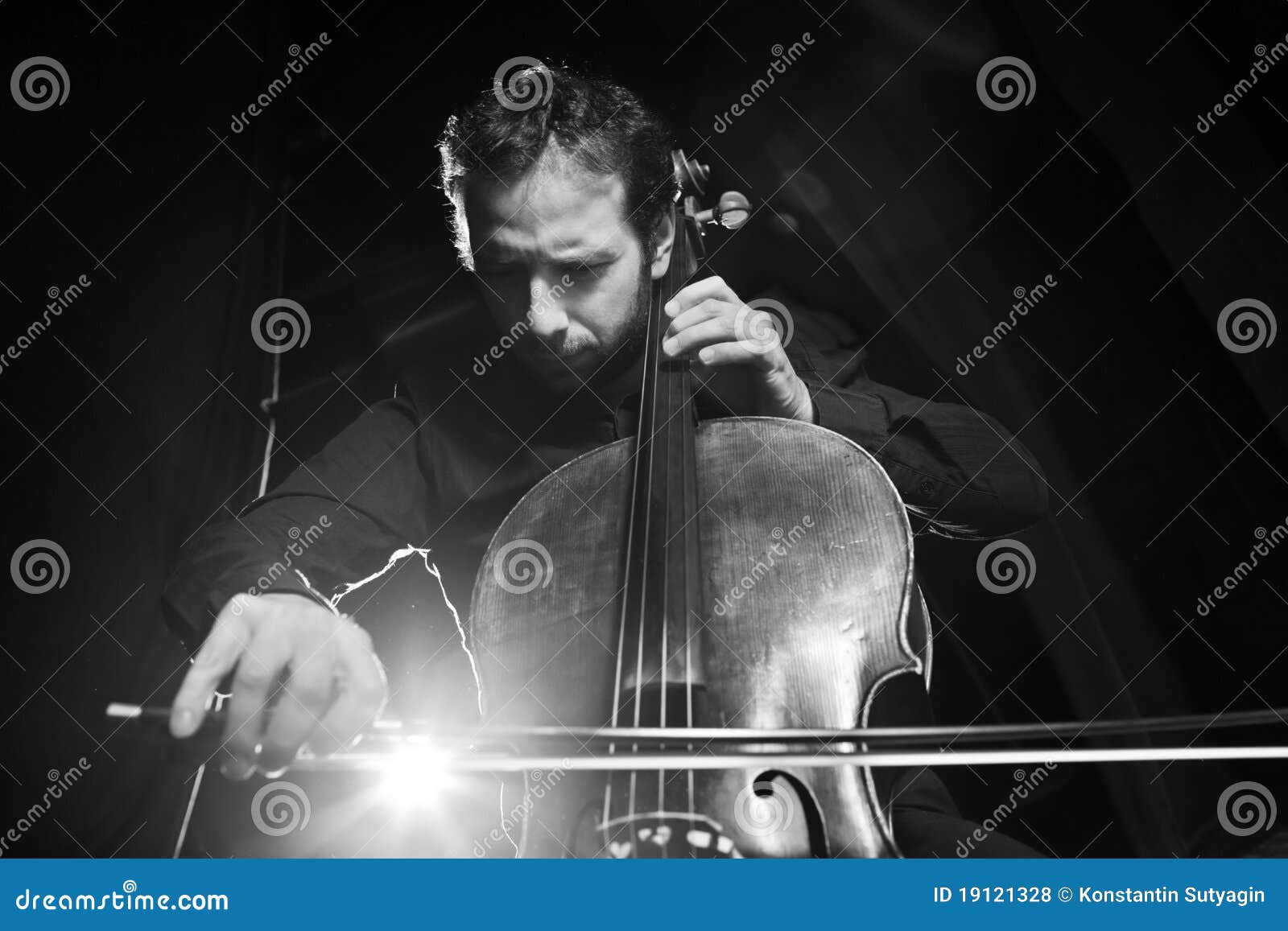 Musique de violoncelle photo stock. Image du épanouissement - 19121328
