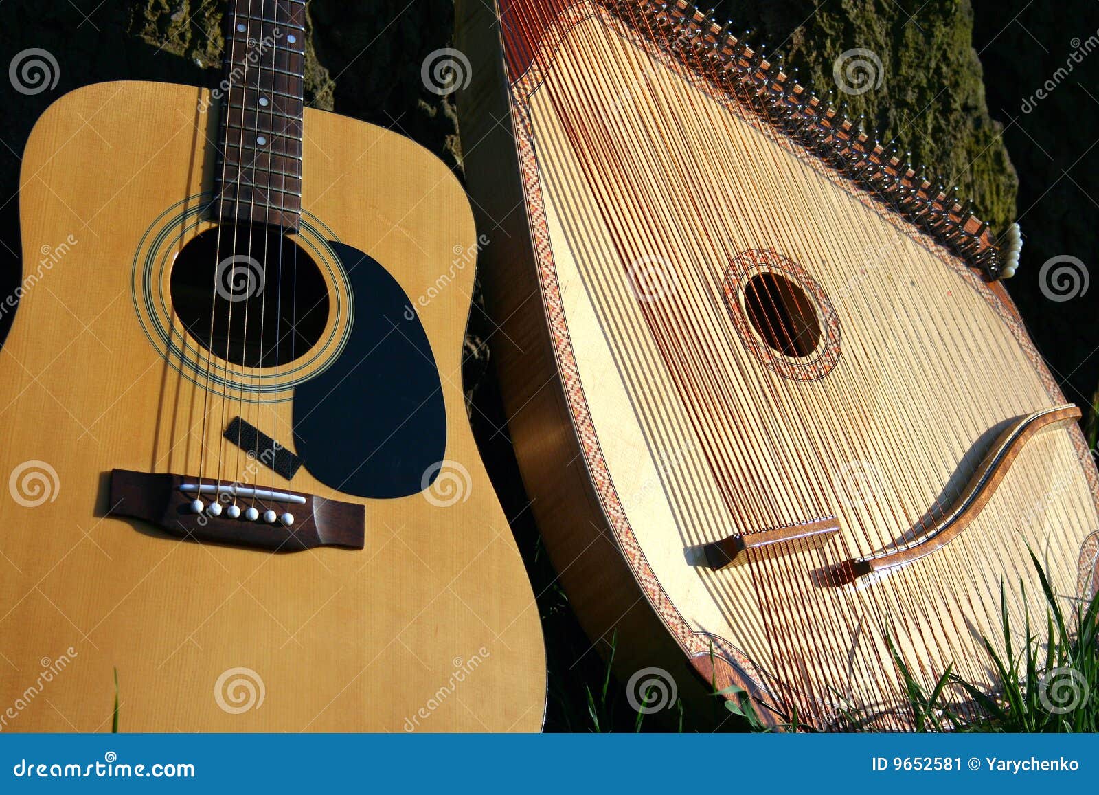 Musique deux d'instruments image stock. Image du indoors - 9652581