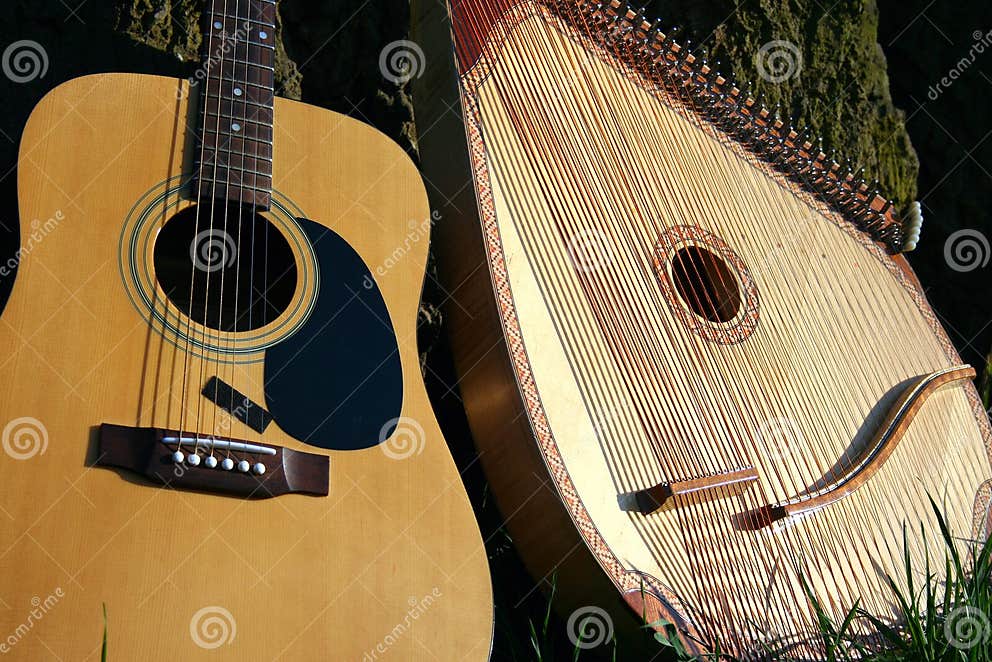Musique deux d'instruments image stock. Image du indoors - 9652581