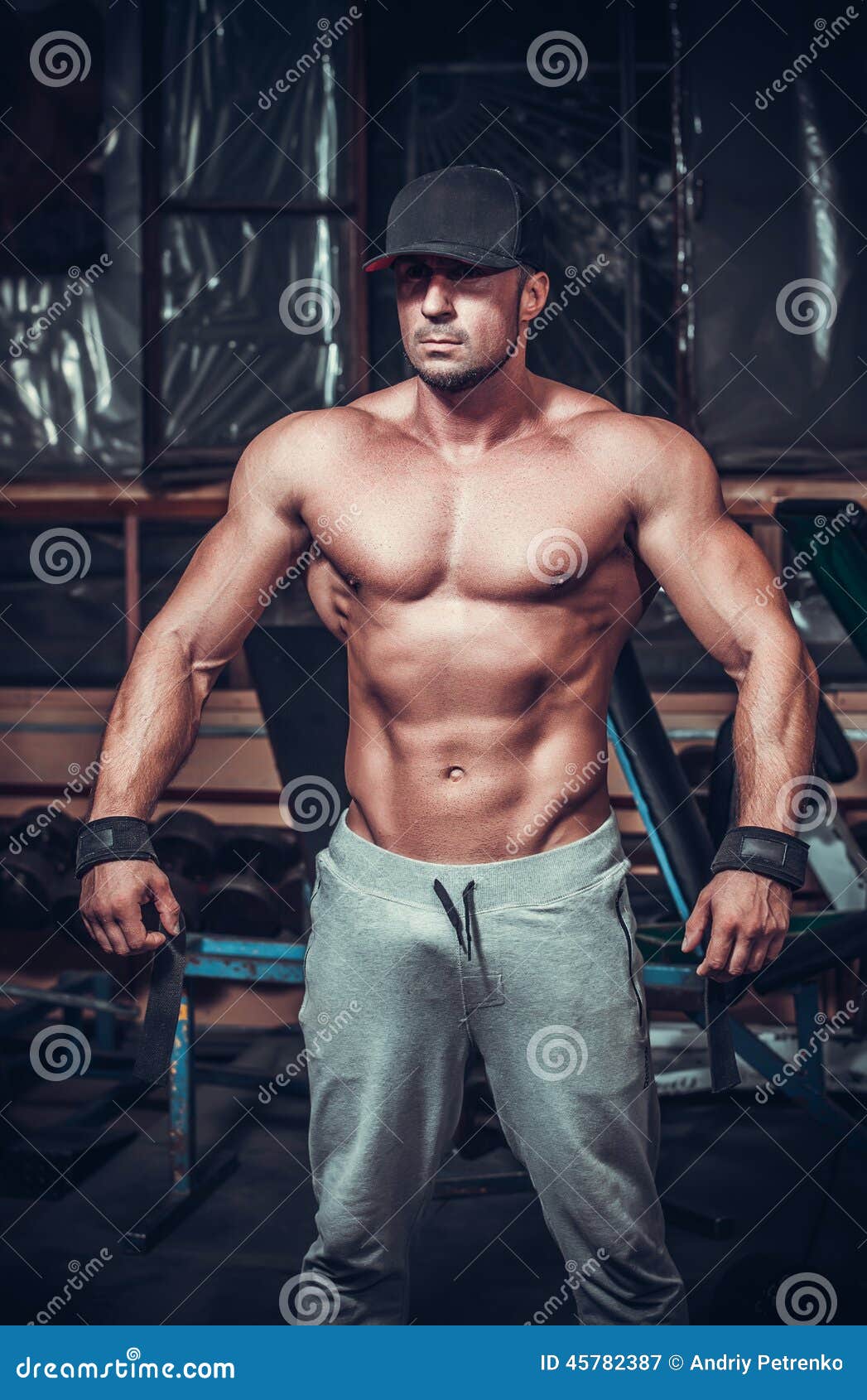 Muskelmann, der aufwirft stockbild. Bild von erwachsener - 45782387