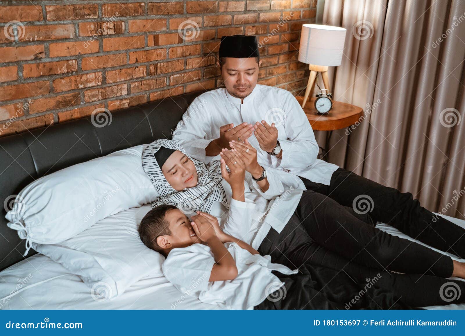 Muslim Family Pray on the Bed Stock Image - Image of father, religion ...