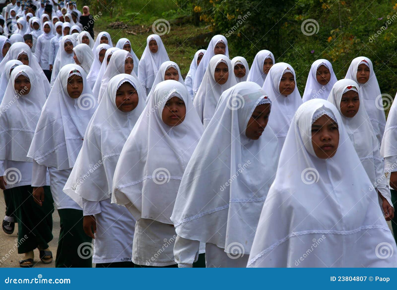 Muslim girls procession editorial photography. Image of group - 23804807