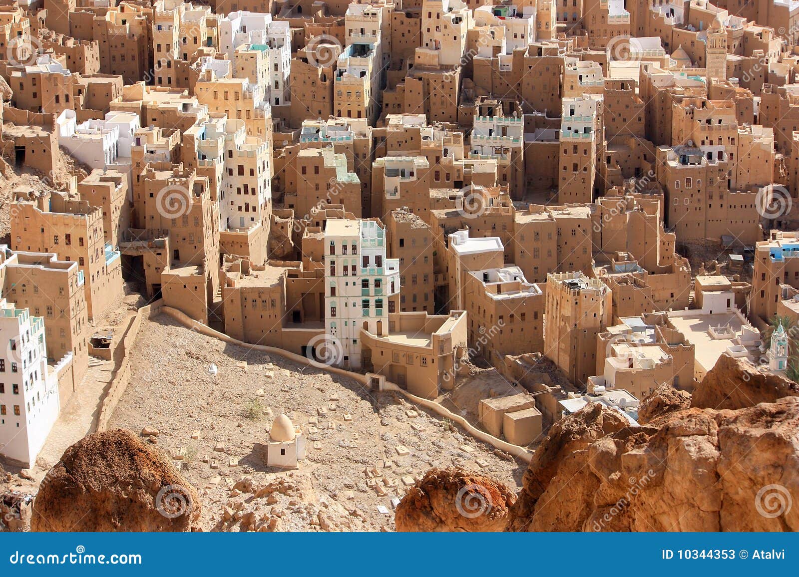 Old Muslim Graveyard In Mecca City - Jannat Al-Mualla. Pigeons And ...