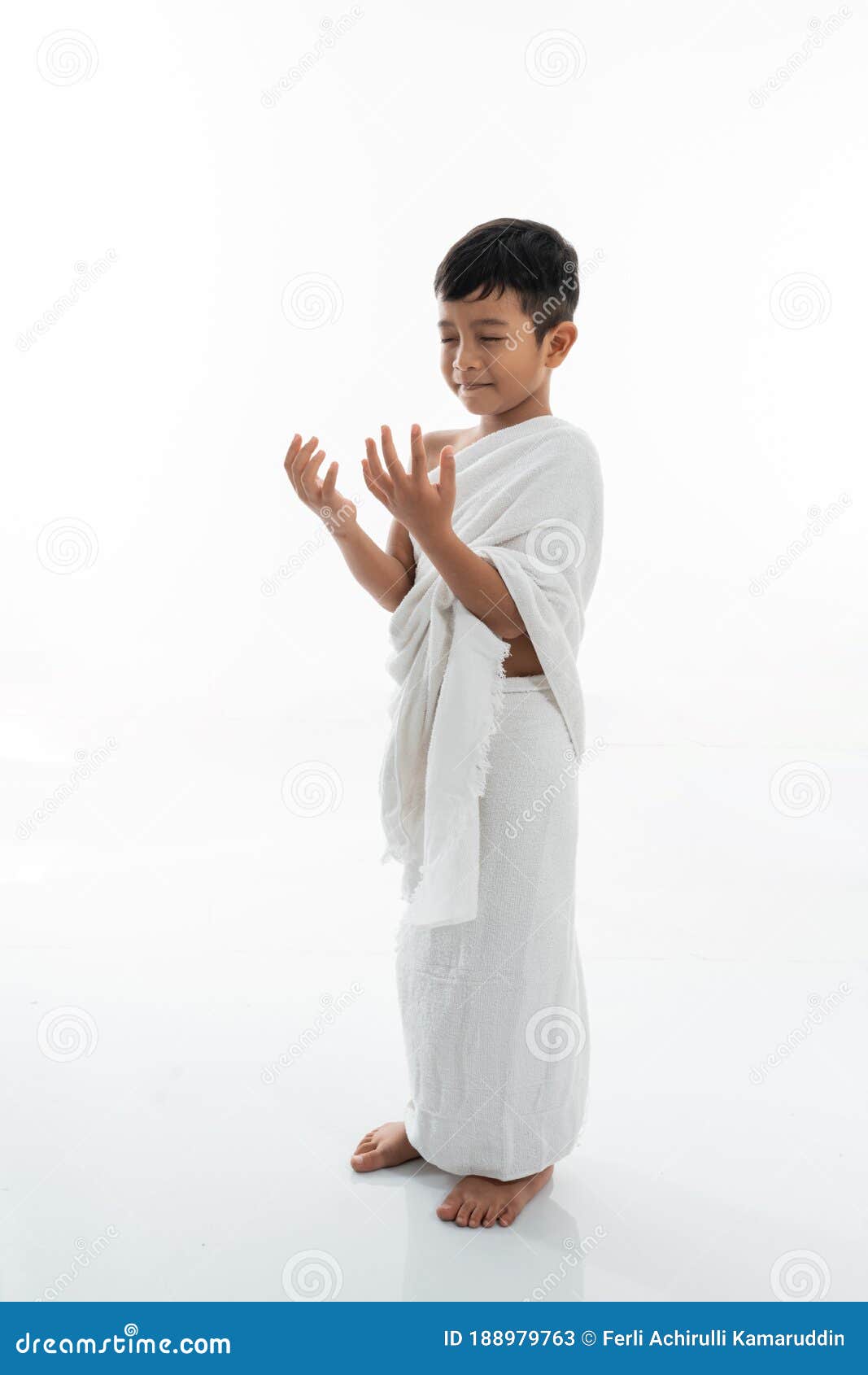 Muslim Kid Praying and Wearing Ihram Stock Image - Image of qurban ...