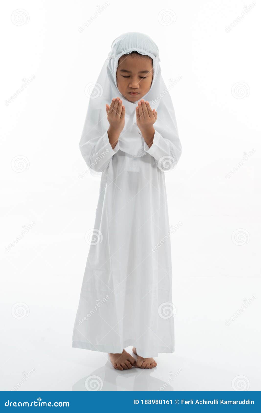 Muslim Kid Praying and Wearing Ihram Stock Image - Image of prayer ...