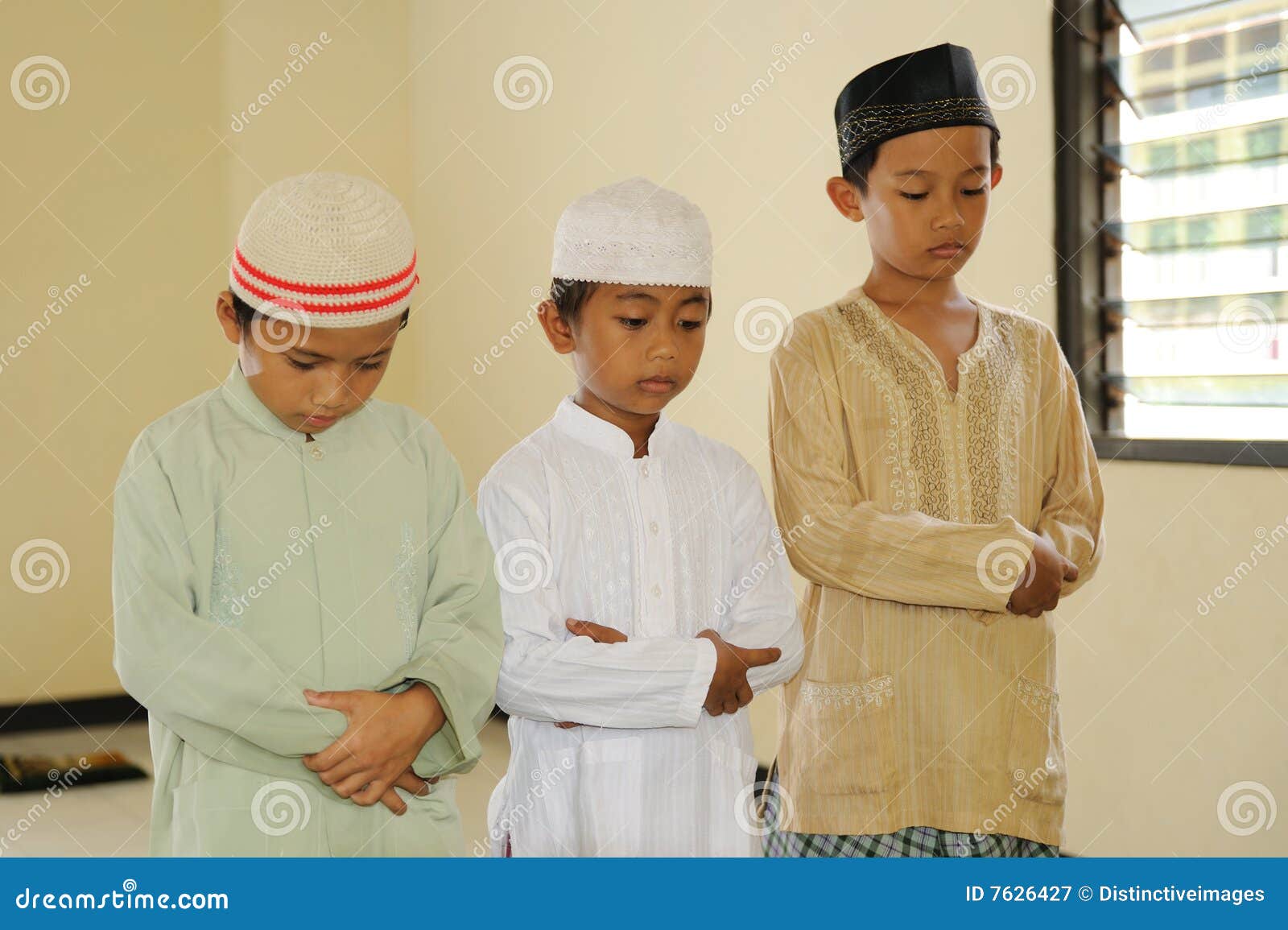 Muslim Kids Praying stock image. Image of pray, siblings - 7626427