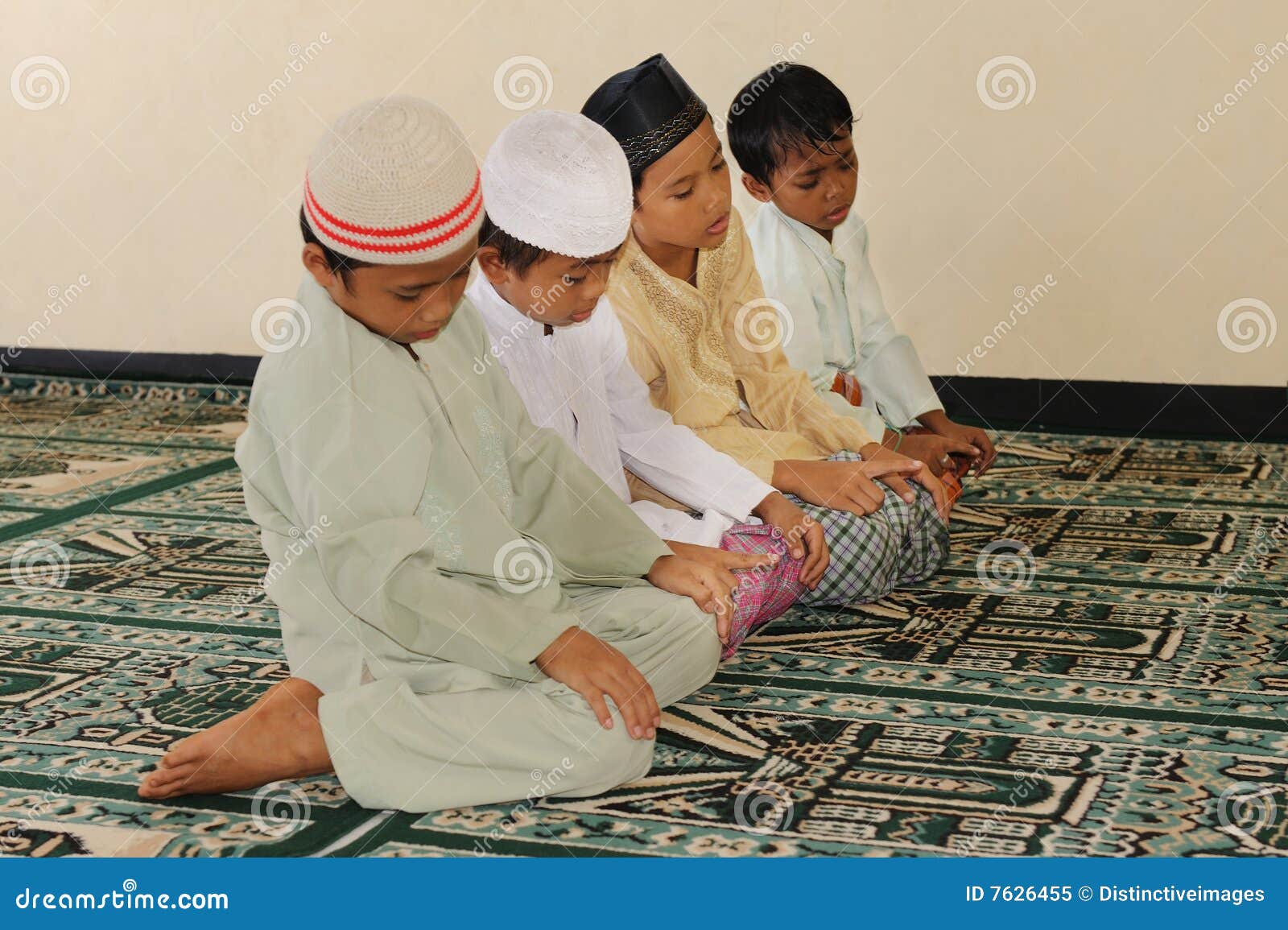 Muslim Kids Praying stock image. Image of siblings, worship - 7626455