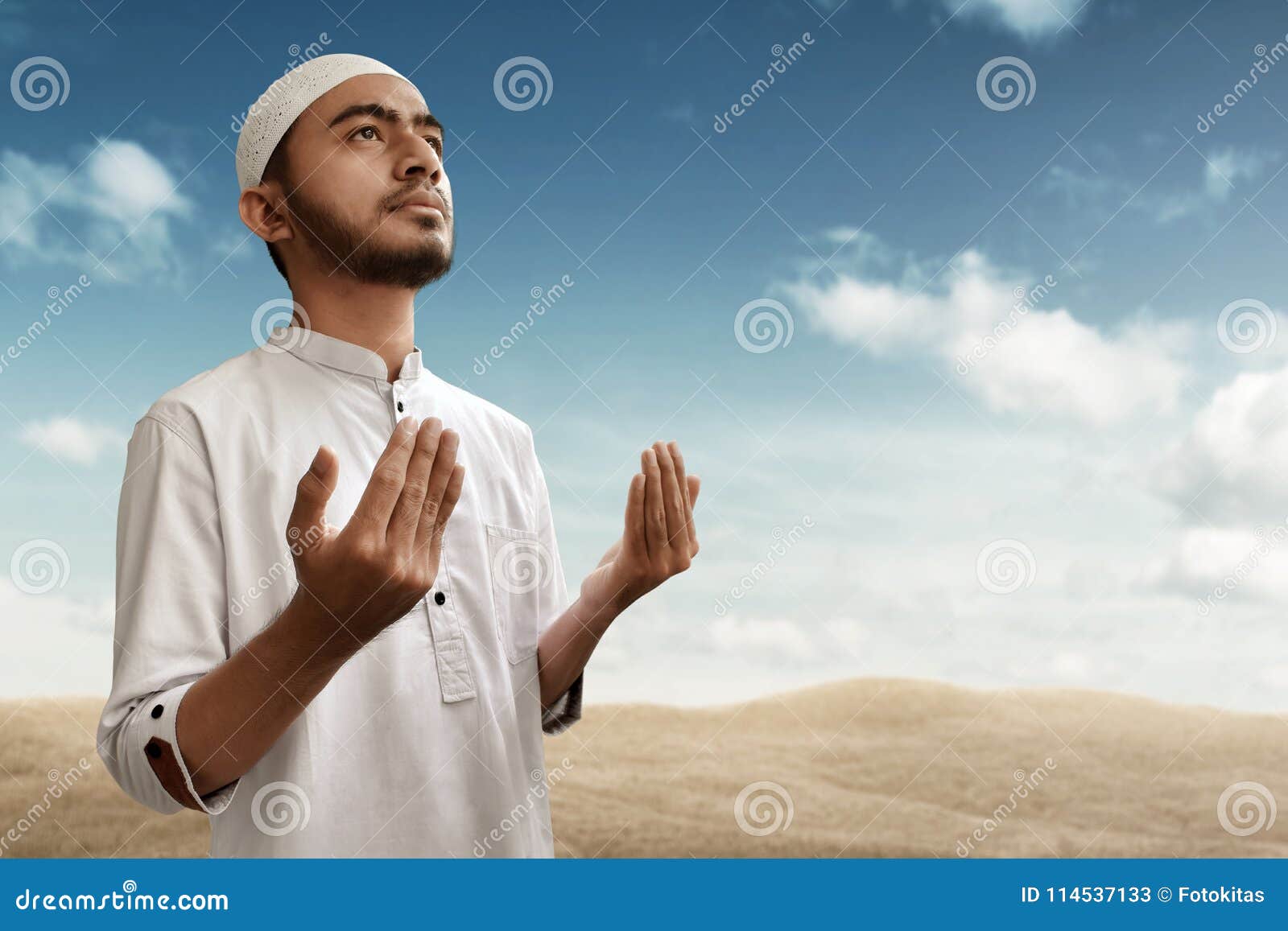Muslim man pray on desert stock image. Image of culture - 114537133