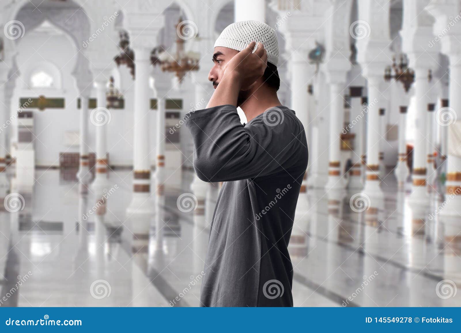 Muslim Man Praying in Mosque Stock Photo - Image of adult, allah: 145549278