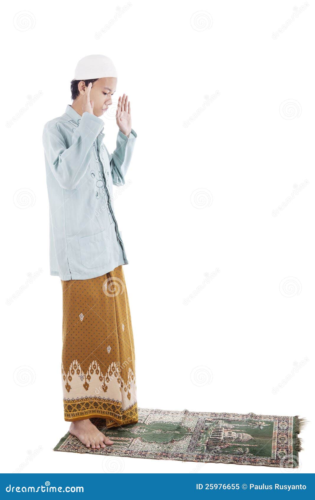 Muslim man praying on mat stock image. Image of belief - 25976655