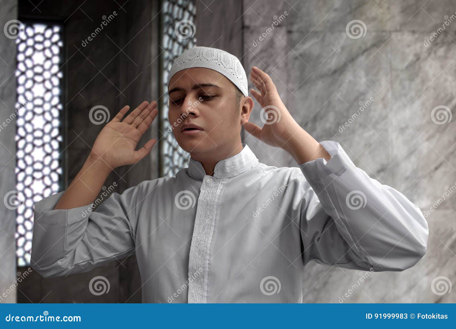 Muslim man praying stock image. Image of arabian, muslim - 91999983