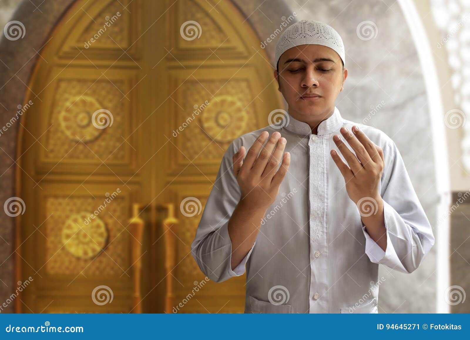 Muslim man praying stock image. Image of devotion, devout - 94645271