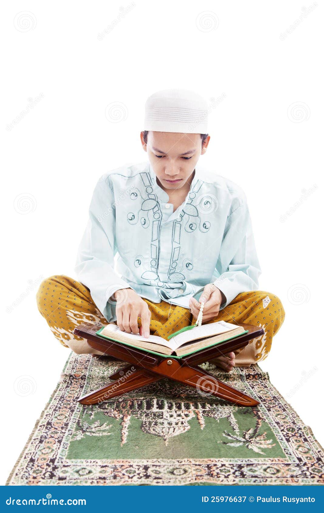Muslim man reading quran stock image. Image of islam - 25976637