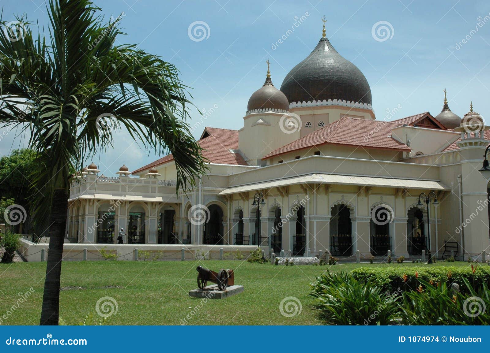 Muslim Mosque Shrine, A White Mosque With A Friend Of The Minarets In ...