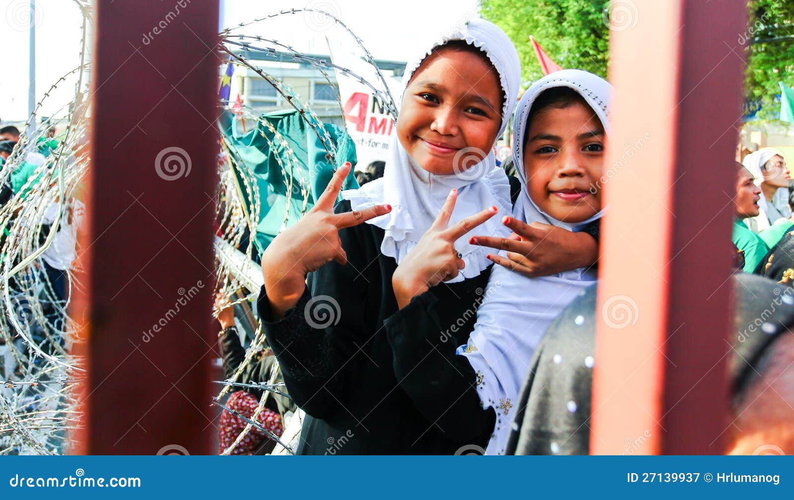 Muslim peace talk editorial photography. Image of talk - 27139937