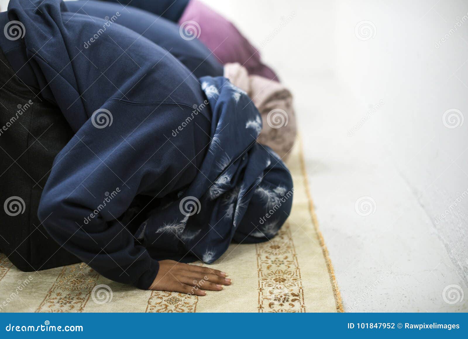 Muslim People are Bowing Down Stock Photo - Image of ramadan, arab ...