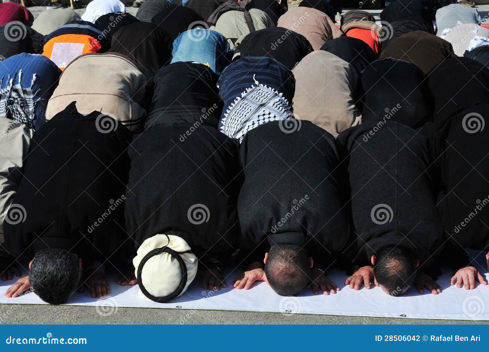 Muslim People Pray editorial photography. Image of outside - 28506042