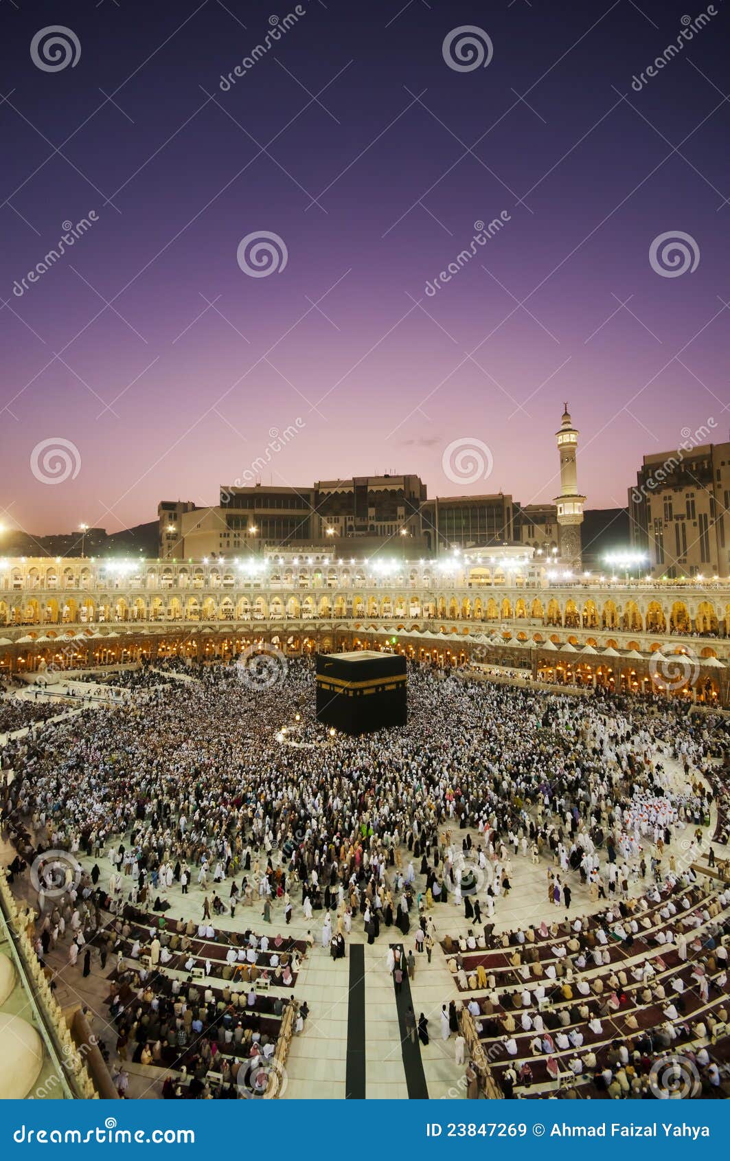 Muslim Pilgrims Circumambulate the Kaaba at Dawn Editorial Stock Image ...