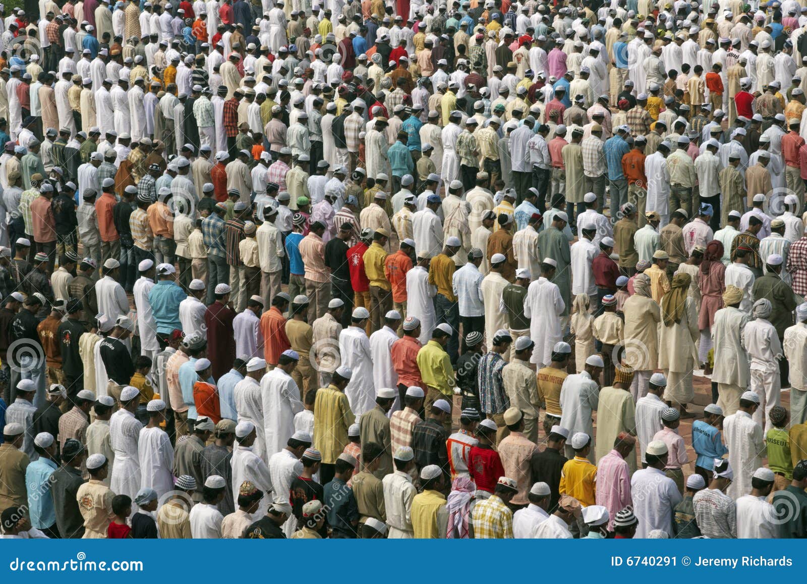 Muslim Prayers editorial photo. Image of uttar, pray, crowd - 6740291