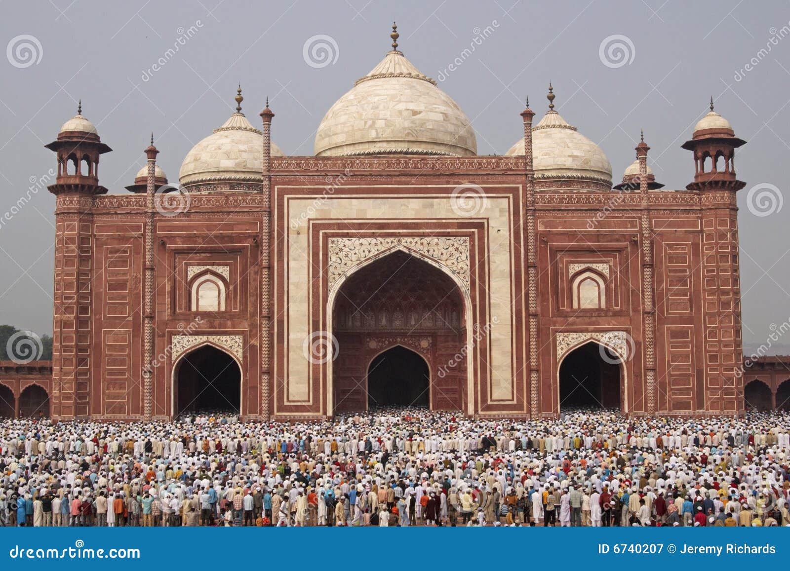 Muslim Prayers at the Taj Mahal Editorial Photography - Image of people ...