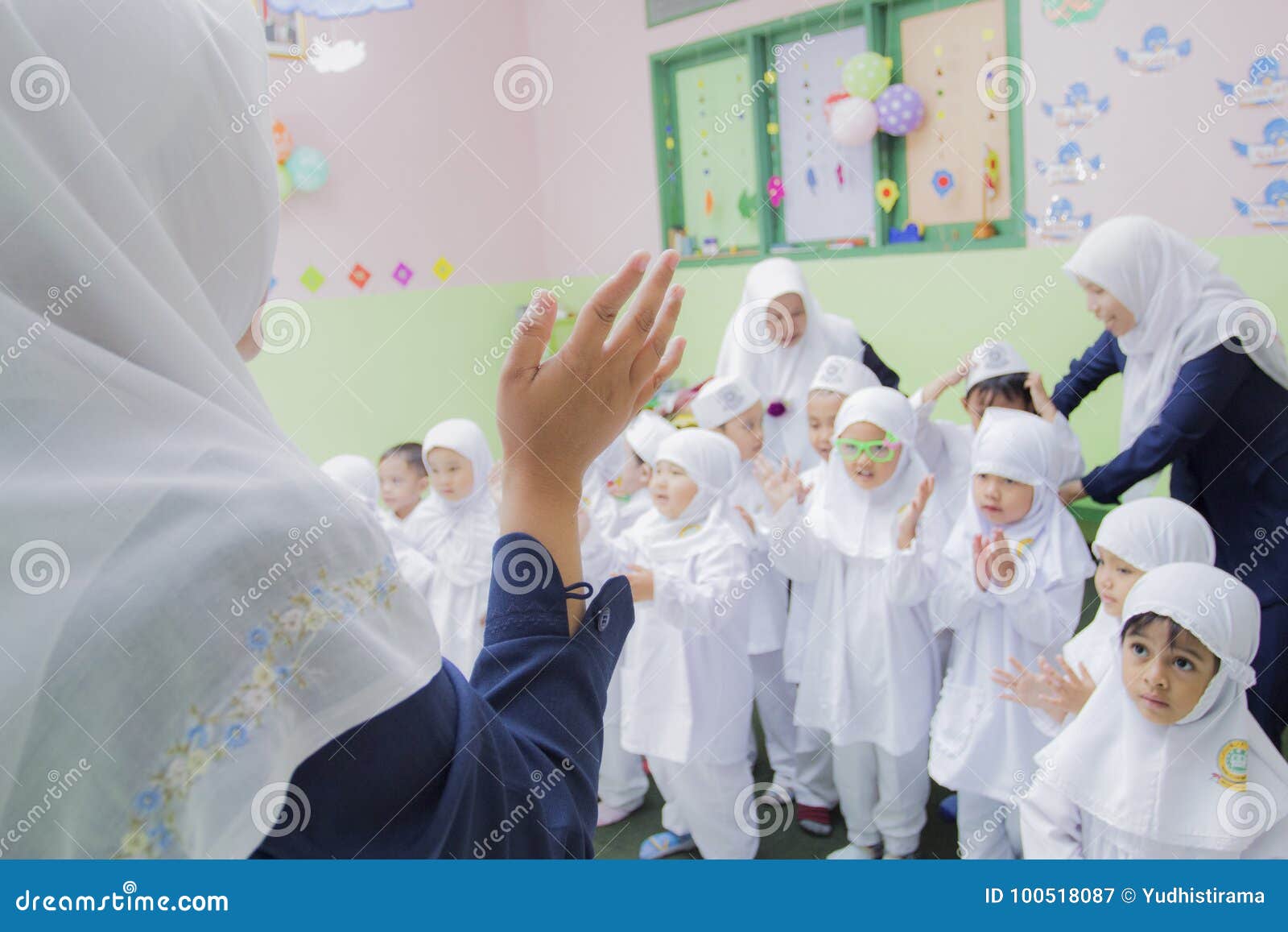 Muslim students editorial photography. Image of child - 100518087