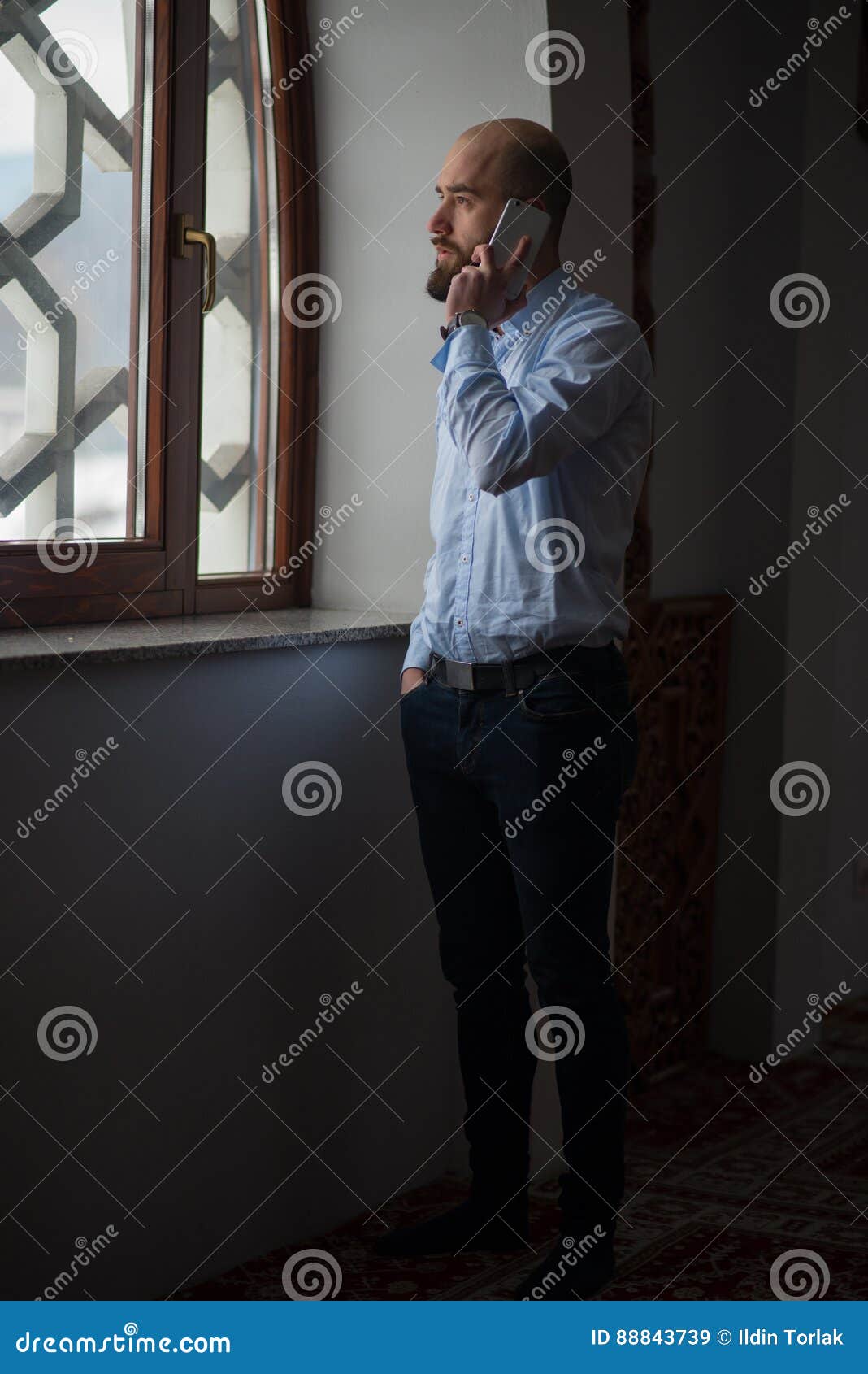 Muslim talking on phone stock image. Image of clothing - 88843739