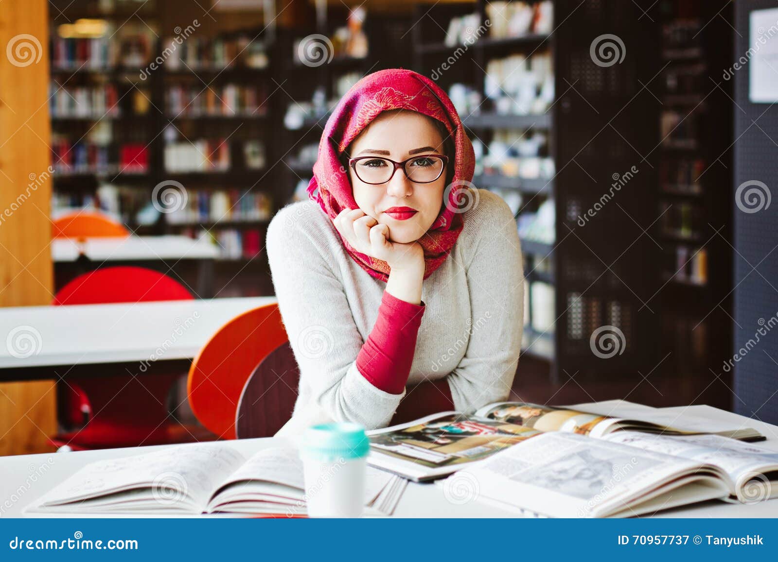 Muslim Woman at the Library Stock Image - Image of library, beautiful ...