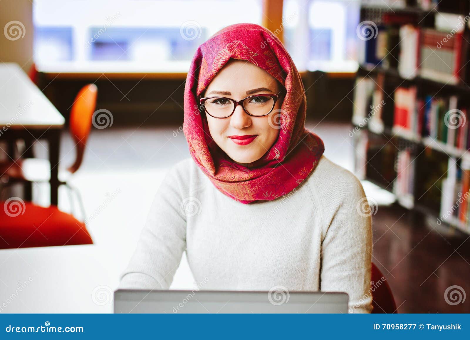 Muslim Woman at the Library Stock Image - Image of holding, learning ...