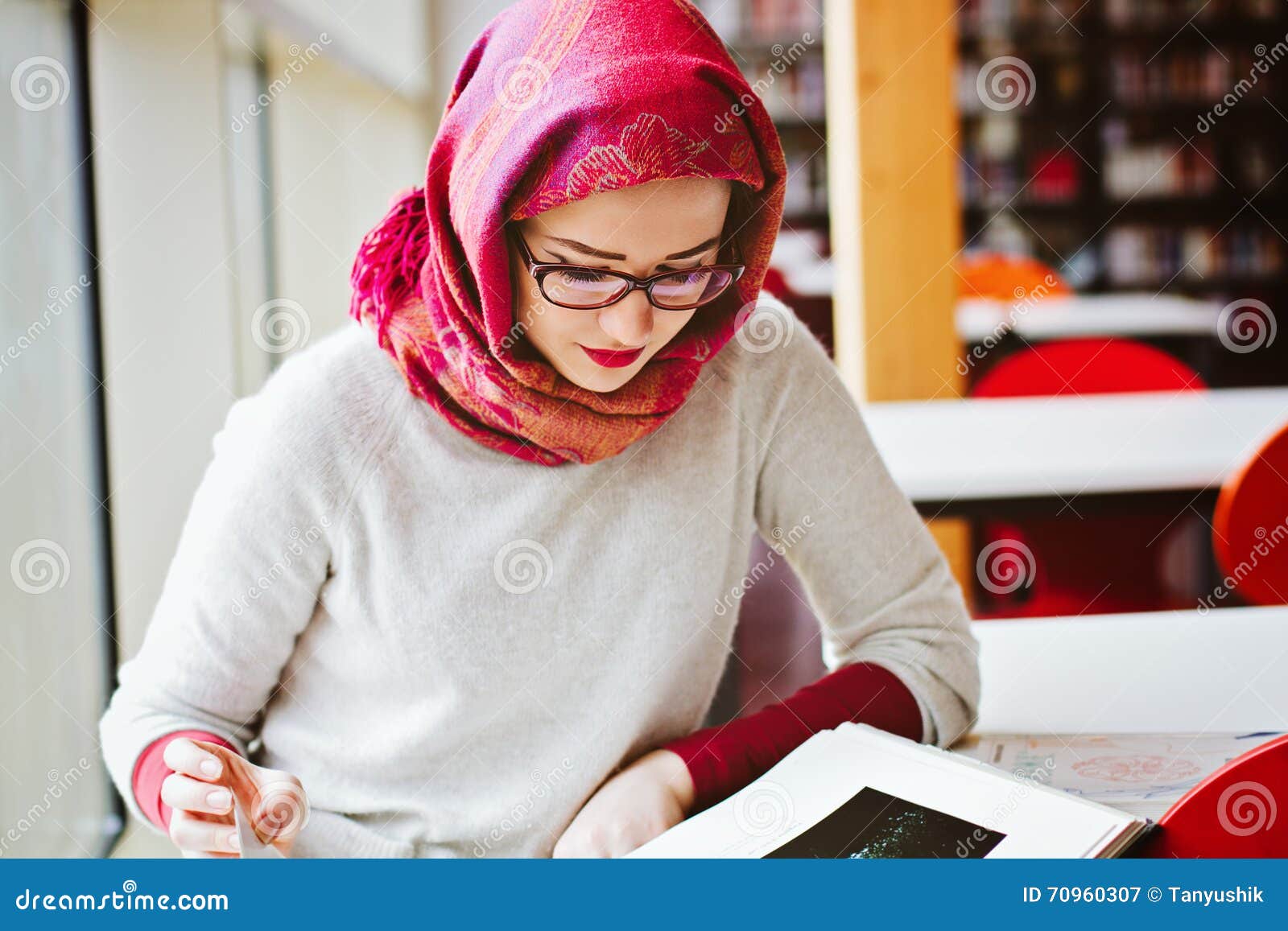 Muslim Woman at the Library Stock Image - Image of islamic, girl: 70960307