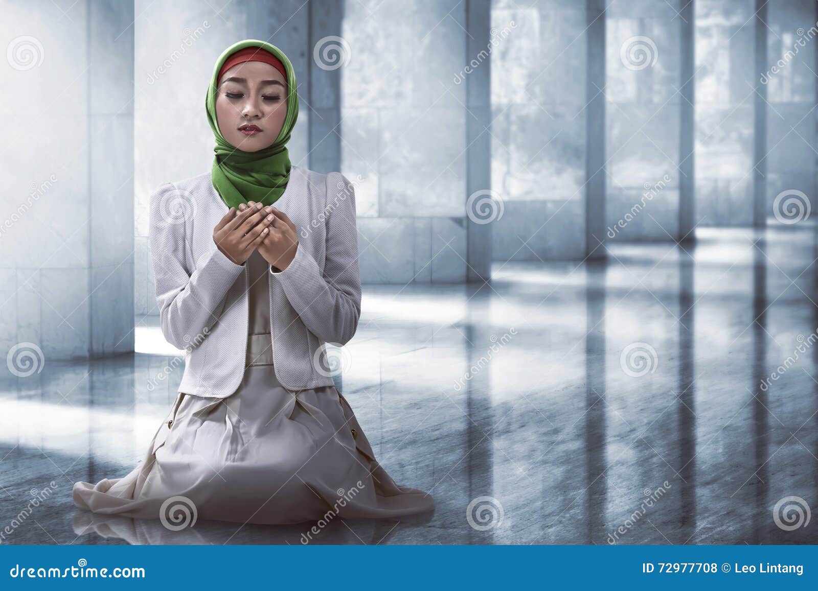 Muslim woman praying stock photo. Image of ritual, beautiful - 72977708